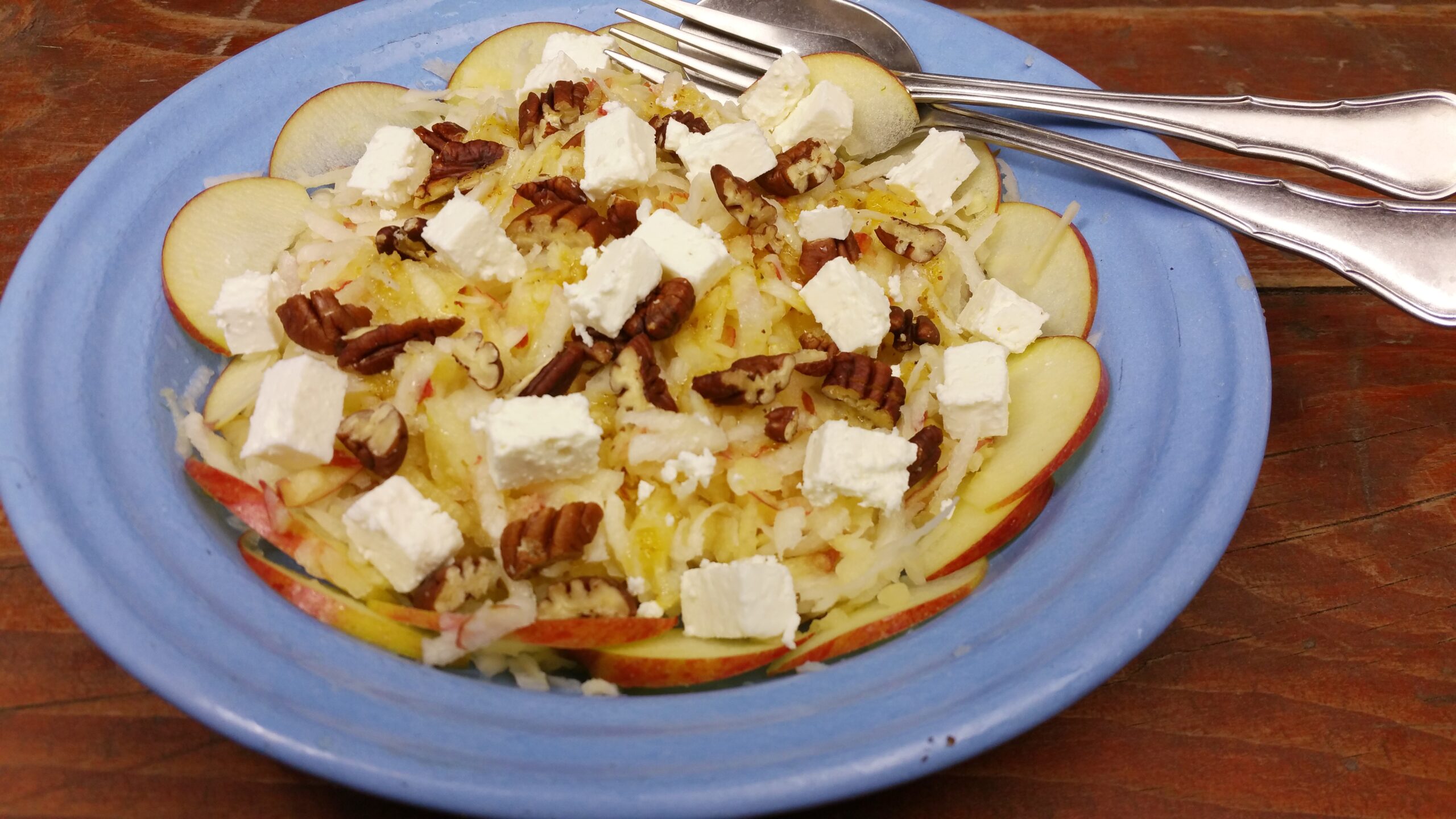 Salade van rammenas en appel met feta - Kievitamines